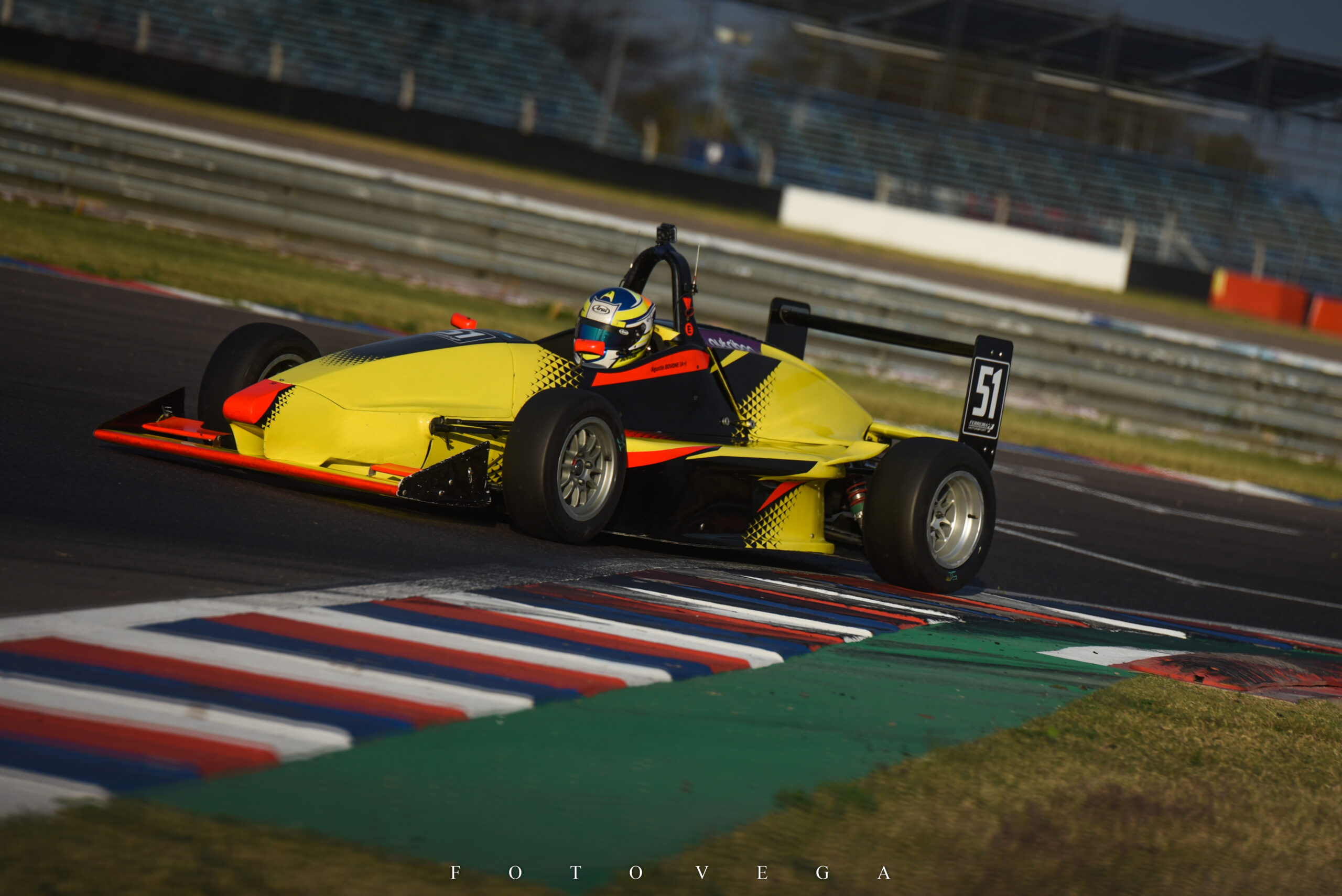 Bovone triunfo en suelo santiagueño - Fórmula Renault Plus