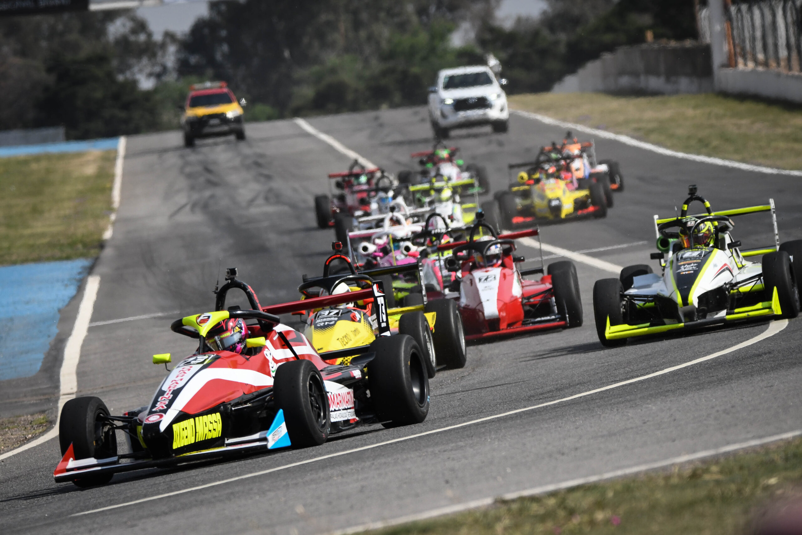 MASSA DUEÑO DE LA PRIMERA FINAL DE LA FORMULA PLUS - Fórmula Renault Plus