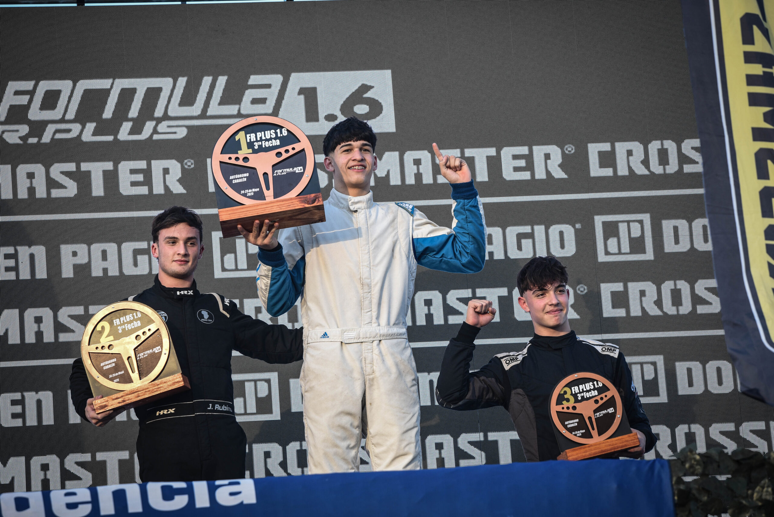 DIAZ DUEÑO DE LA PRIMERA FINAL DE LA FORMULA PLUS - Fórmula Renault Plus